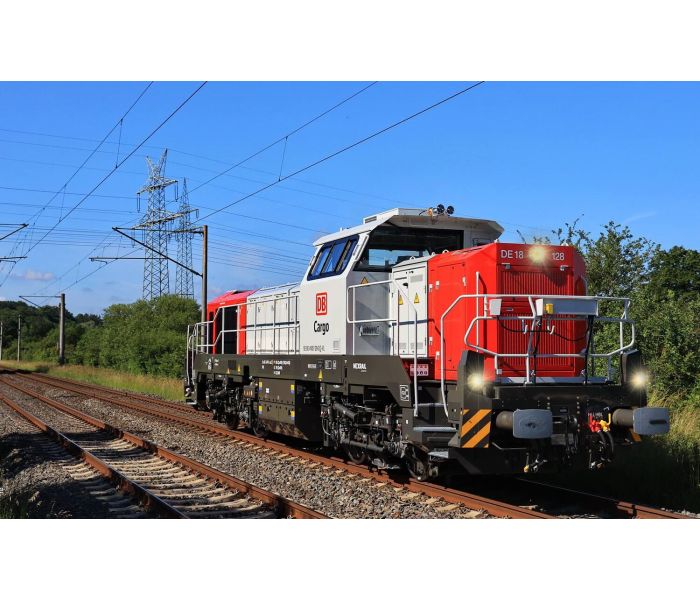 DB Cargo DE18 Diesel Locomotive Red/Grey VI (DCC-Sound)-Rivarossi ...