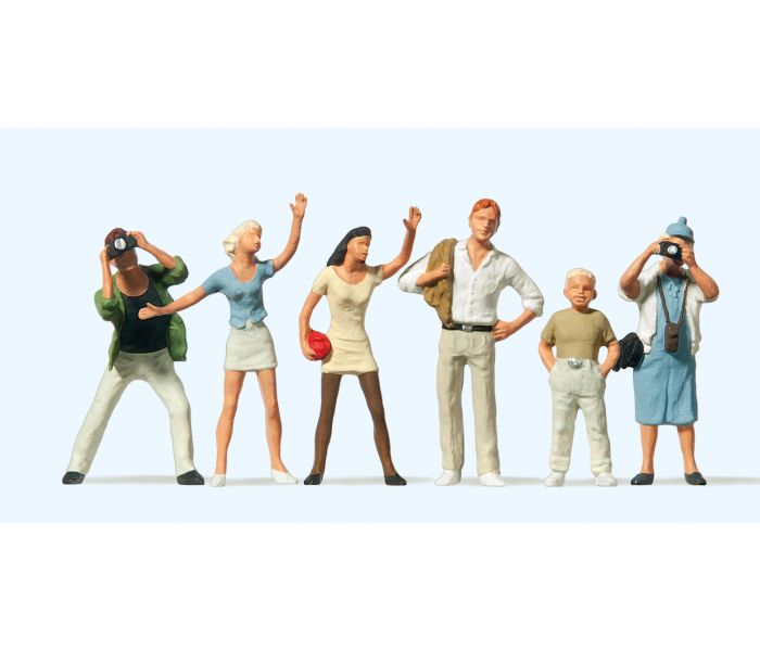 Spectators (6) Figure Set-Preiser-65333 | Gaugemaster